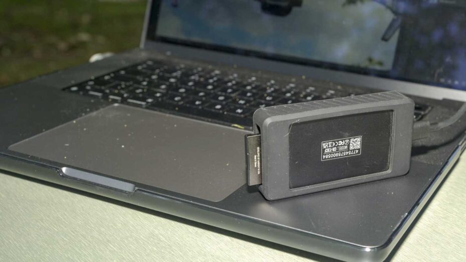 Sabrent Thunderbolt 3 & USB 3 Type-C to CFexpress Type-B Card Reader ...