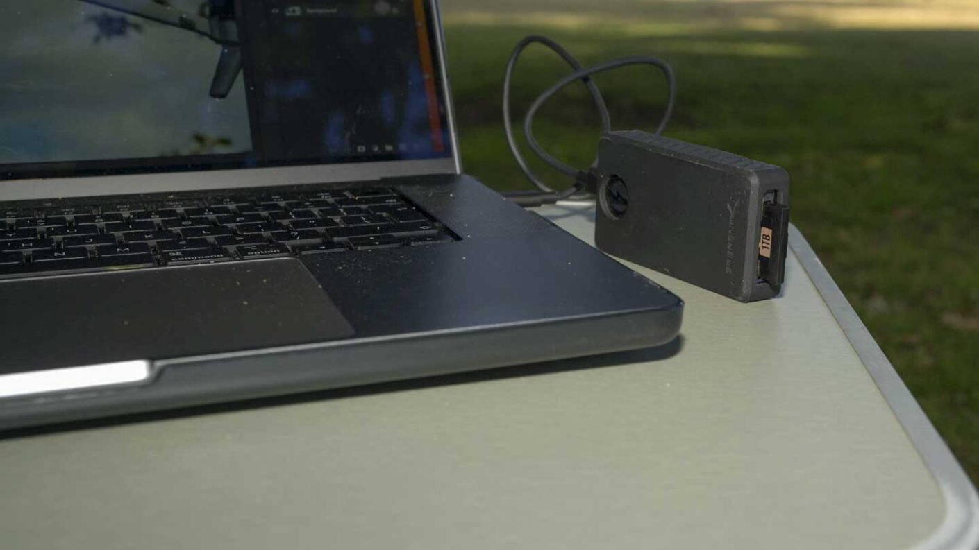 Sabrent Thunderbolt 3 & USB 3 Type-C to CFexpress Type-B Card Reader ...